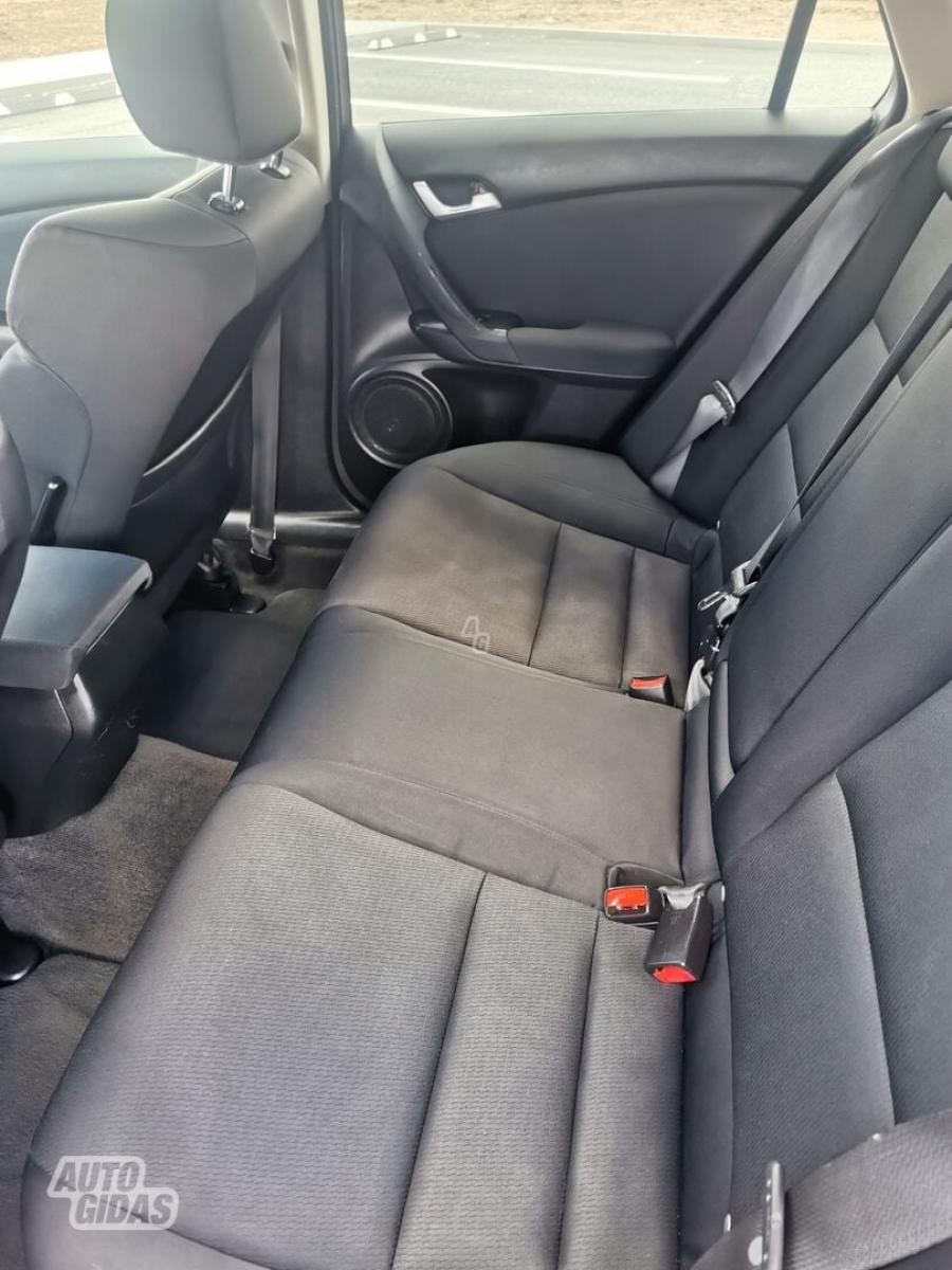 Black Honda Accord 2011 in Siauliai, with an engine capacity of 2.20 L and mileage of 322 thousand km for 4700 €, photo 9 on AUTOMOTO.COM.LV