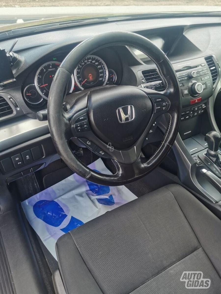 Black Honda Accord 2011 in Siauliai, with an engine capacity of 2.20 L and mileage of 322 thousand km for 4700 €, photo 10 on AUTOMOTO.COM.LV