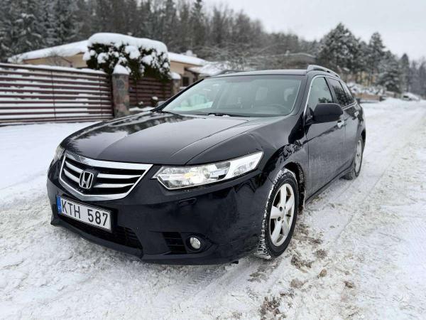 Black Honda Accord 2012 in Vilnius, with an engine capacity of 2.20 L and mileage of 390 thousand km for 3900 €, photo 1 on AUTOMOTO.COM.LV