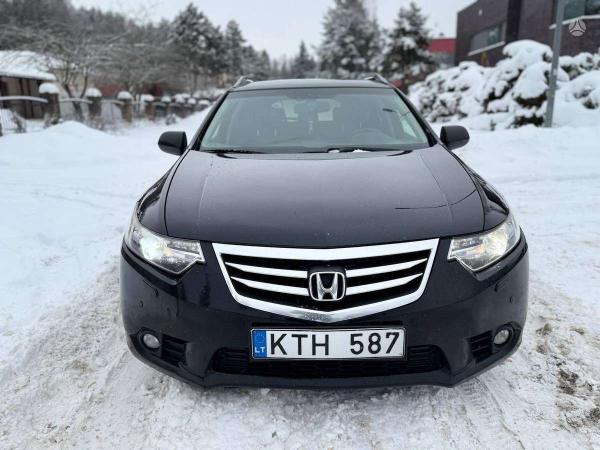 Black Honda Accord 2012 in Vilnius, with an engine capacity of 2.20 L and mileage of 390 thousand km for 3900 €, photo 2 on AUTOMOTO.COM.LV