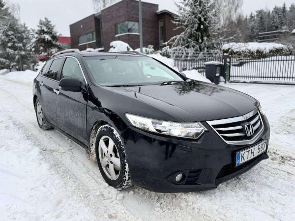 Black Honda Accord 2012 in Vilnius, with an engine capacity of 2.20 L and mileage of 390 thousand km for 3900 €, photo 3 on AUTOMOTO.COM.LV