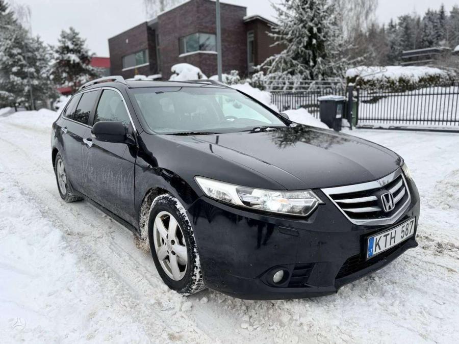 Black Honda Accord 2012 in Vilnius, with an engine capacity of 2.20 L and mileage of 390 thousand km for 3900 €, photo 3 on AUTOMOTO.COM.LV