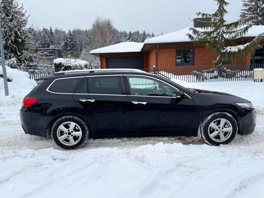 Black Honda Accord 2012 in Vilnius, with an engine capacity of 2.20 L and mileage of 390 thousand km for 3900 €, photo 4 on AUTOMOTO.COM.LV