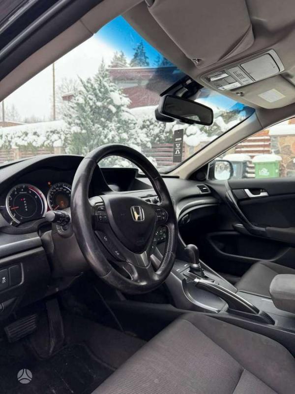 Black Honda Accord 2012 in Vilnius, with an engine capacity of 2.20 L and mileage of 390 thousand km for 3900 €, photo 11 on AUTOMOTO.COM.LV