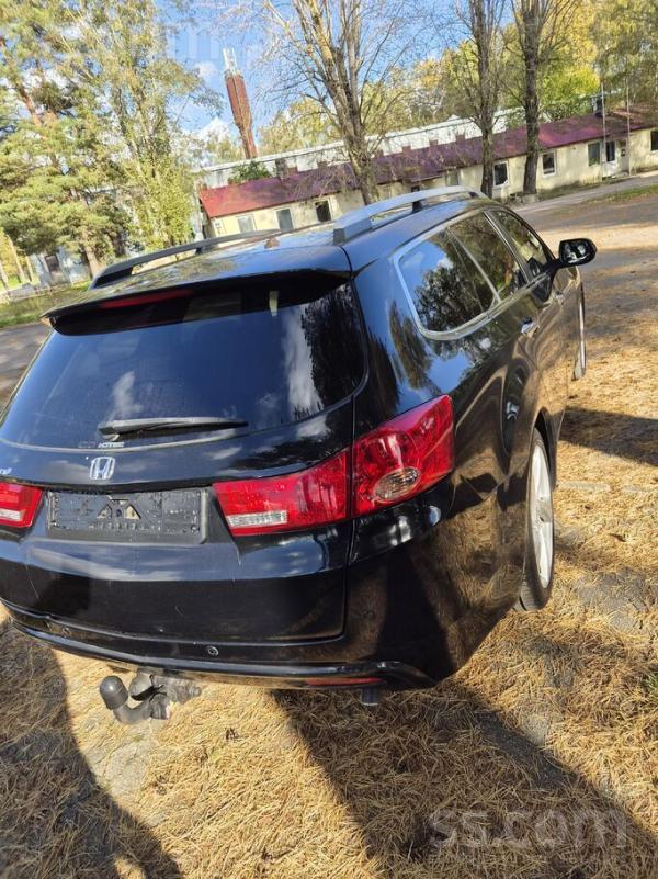 Black Honda Accord 2012 in Riga, with an engine capacity of 2.20 L and mileage of 268 thousand km for 3950 €, photo 5 on AUTOMOTO.COM.LV