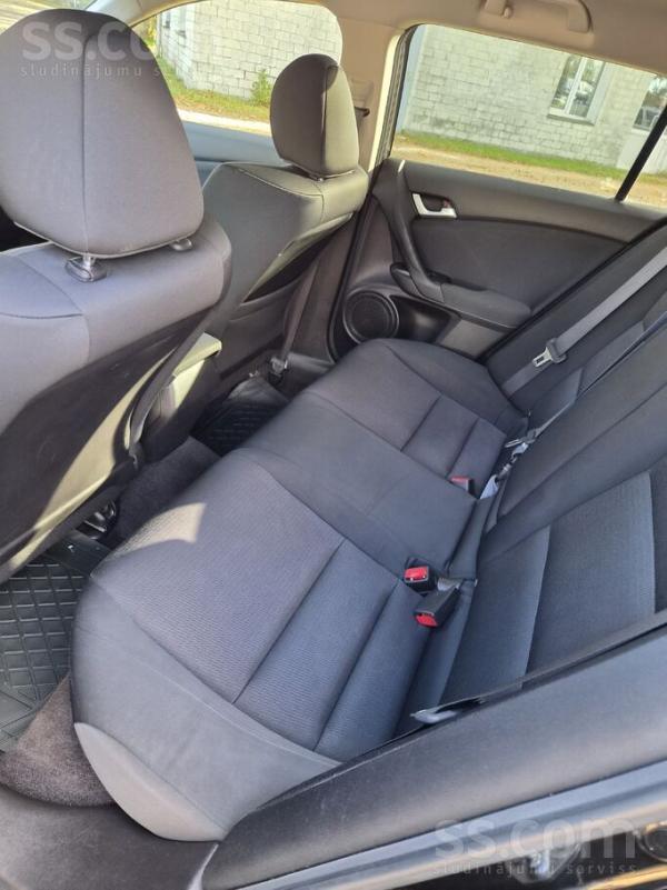 Black Honda Accord 2012 in Riga, with an engine capacity of 2.20 L and mileage of 268 thousand km for 3950 €, photo 8 on AUTOMOTO.COM.LV