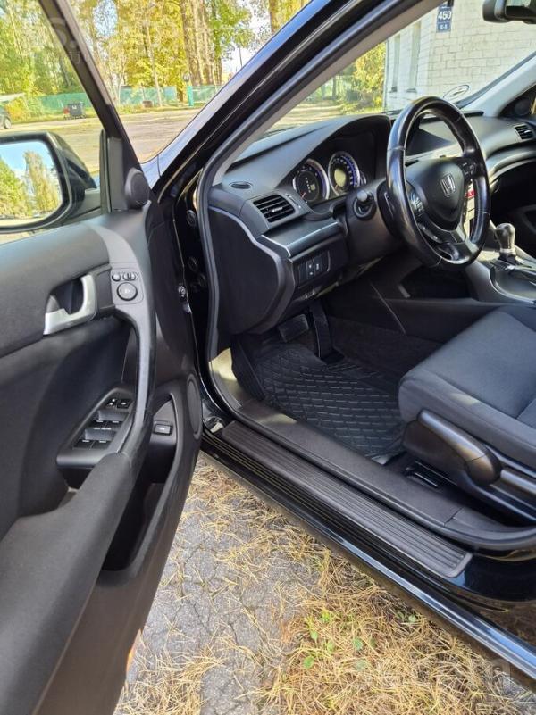 Black Honda Accord 2012 in Riga, with an engine capacity of 2.20 L and mileage of 268 thousand km for 3950 €, photo 11 on AUTOMOTO.COM.LV