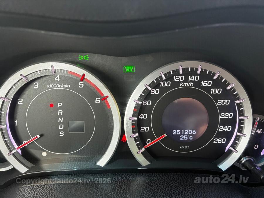 Melns Honda Accord 2013 Tallina, ar dzinēja tilpumu 2.20 L un nobraukumu 8 tūkst. km par 7900 €, foto 11 vietnē AUTOMOTO.COM.LV