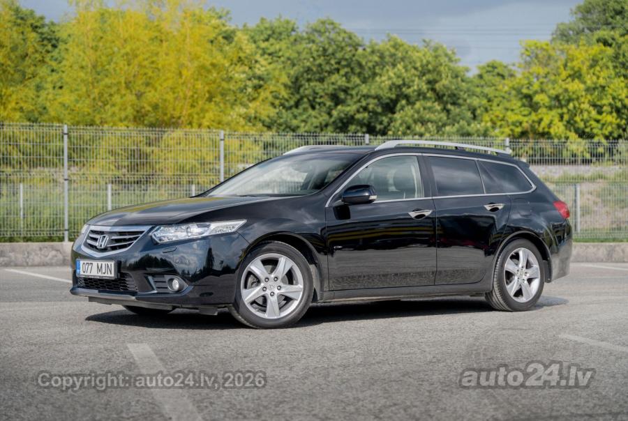 Black Honda Accord 2014 in Tallinn, with an engine capacity of 2.00 L and mileage of 132 thousand km for 9350 €, photo 1 on AUTOMOTO.COM.LV