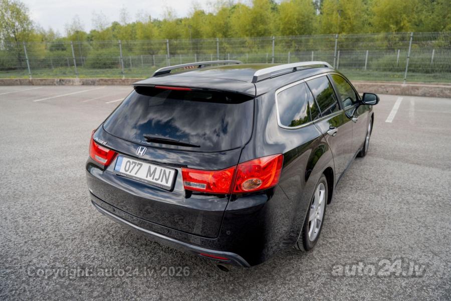 Black Honda Accord 2014 in Tallinn, with an engine capacity of 2.00 L and mileage of 132 thousand km for 9350 €, photo 7 on AUTOMOTO.COM.LV