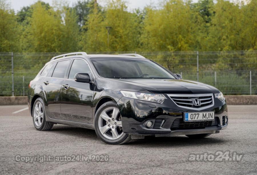 Black Honda Accord 2014 in Tallinn, with an engine capacity of 2.00 L and mileage of 132 thousand km for 9350 €, photo 8 on AUTOMOTO.COM.LV