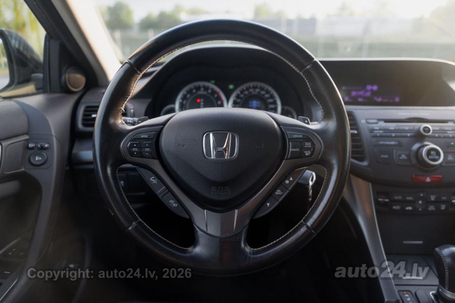 Black Honda Accord 2014 in Tallinn, with an engine capacity of 2.00 L and mileage of 132 thousand km for 9350 €, photo 17 on AUTOMOTO.COM.LV