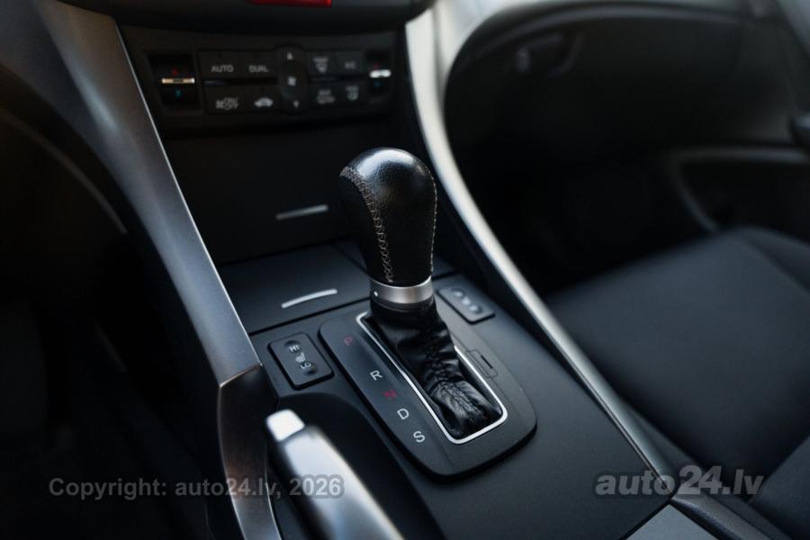 Black Honda Accord 2014 in Tallinn, with an engine capacity of 2.00 L and mileage of 132 thousand km for 9350 €, photo 20 on AUTOMOTO.COM.LV