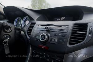 Black Honda Accord 2014 in Tallinn, with an engine capacity of 2.00 L and mileage of 132 thousand km for 9350 €, photo 21 on AUTOMOTO.COM.LV