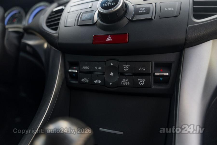 Black Honda Accord 2014 in Tallinn, with an engine capacity of 2.00 L and mileage of 132 thousand km for 9350 €, photo 22 on AUTOMOTO.COM.LV