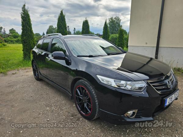 Black Honda Accord 2015 in Tallinn, with an engine capacity of 2.40 L and mileage of 164 thousand km for 15500 €, photo 5 on AUTOMOTO.COM.LV
