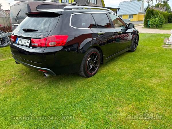 Black Honda Accord 2015 in Tallinn, with an engine capacity of 2.40 L and mileage of 164 thousand km for 15500 €, photo 6 on AUTOMOTO.COM.LV