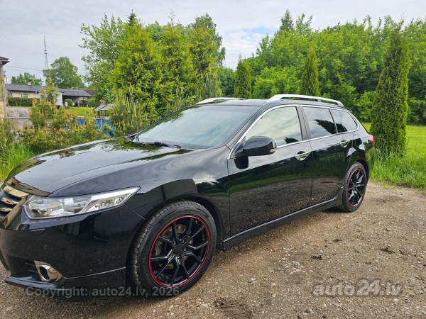 Black Honda Accord 2015 in Tallinn, with an engine capacity of 2.40 L and mileage of 164 thousand km for 15500 €, photo 7 on AUTOMOTO.COM.LV