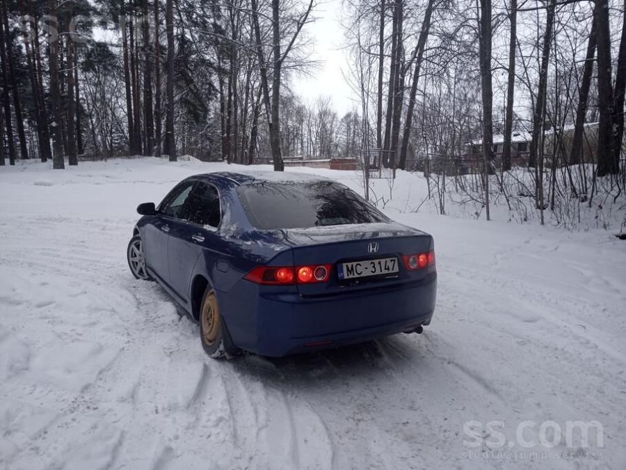 Blue Honda Accord 2004 in Riga, with an engine capacity of 2.00 L and mileage of 257 thousand km for 1120 €, photo 5 on AUTOMOTO.COM.LV