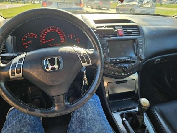 Zils Honda Accord 2004 Šauļi, ar dzinēja tilpumu 2.20 L un nobraukumu 350 tūkst. km par 1100 €, foto 5 vietnē AUTOMOTO.COM.LV