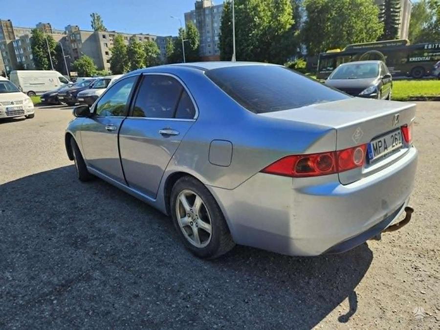 Zils Honda Accord 2004 Šauļi, ar dzinēja tilpumu 2.20 L un nobraukumu 350 tūkst. km par 1100 €, foto 3 vietnē AUTOMOTO.COM.LV