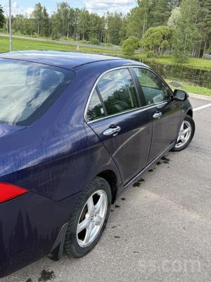 Blue Honda Accord 2004 in Aluksne, with an engine capacity of 2.00 L and mileage of 299 thousand km for 1700 €, photo 5 on AUTOMOTO.COM.LV