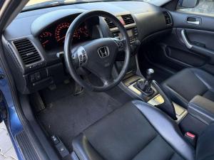 Blue Honda Accord 2004 in Vilnius, with an engine capacity of 2.20 L and mileage of 227 thousand km for 3555 €, photo 8 on AUTOMOTO.COM.LV