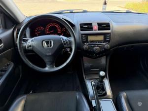 Blue Honda Accord 2004 in Vilnius, with an engine capacity of 2.20 L and mileage of 227 thousand km for 3555 €, photo 10 on AUTOMOTO.COM.LV
