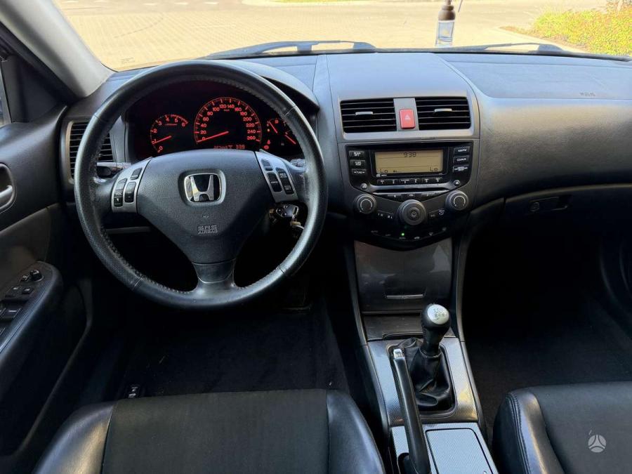 Blue Honda Accord 2004 in Vilnius, with an engine capacity of 2.20 L and mileage of 227 thousand km for 3555 €, photo 10 on AUTOMOTO.COM.LV