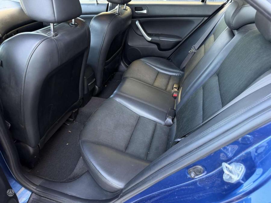 Blue Honda Accord 2004 in Vilnius, with an engine capacity of 2.20 L and mileage of 227 thousand km for 3555 €, photo 11 on AUTOMOTO.COM.LV