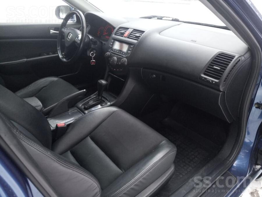 Blue Honda Accord 2004 in Riga, with an engine capacity of 2.00 L and mileage of 257 thousand km for 990 €, photo 10 on AUTOMOTO.COM.LV