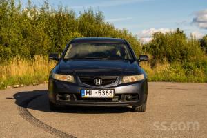 Zils Honda Accord 2004 Gulbene, ar dzinēja tilpumu 2.20 L un nobraukumu 370 tūkst. km par 1800 €, foto  vietnē AUTOMOTO.COM.LV