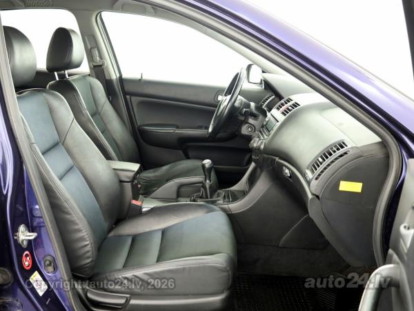 Zils Honda Accord 2005 Tallina, ar dzinēja tilpumu 2.00 L un nobraukumu 187 tūkst. km par 1499 €, foto 6 vietnē AUTOMOTO.COM.LV