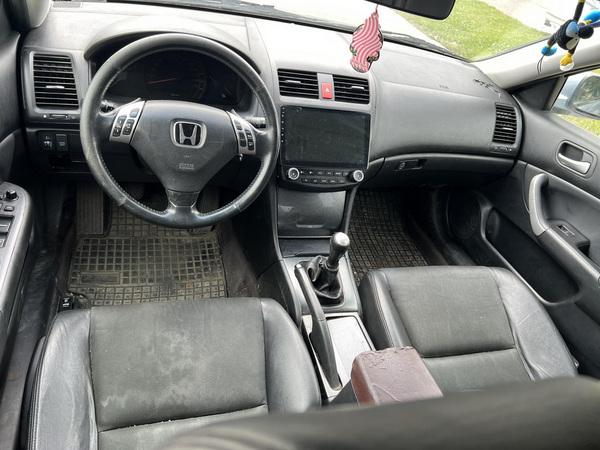 Blue Honda Accord 2005 in Narva, with an engine capacity of 2.20 L and mileage of 401 thousand km for 599 €, photo 10 on AUTOMOTO.COM.LV