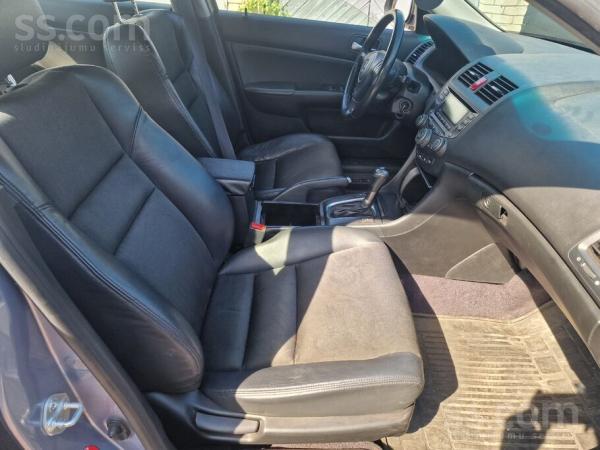 Blue Honda Accord 2006 in Riga, with an engine capacity of 2.00 L and mileage of 180 thousand km for 900 €, photo 10 on AUTOMOTO.COM.LV