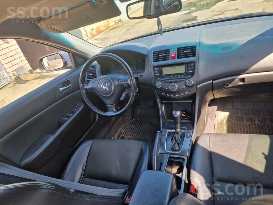 Blue Honda Accord 2006 in Riga, with an engine capacity of 2.00 L and mileage of 180 thousand km for 900 €, photo 12 on AUTOMOTO.COM.LV