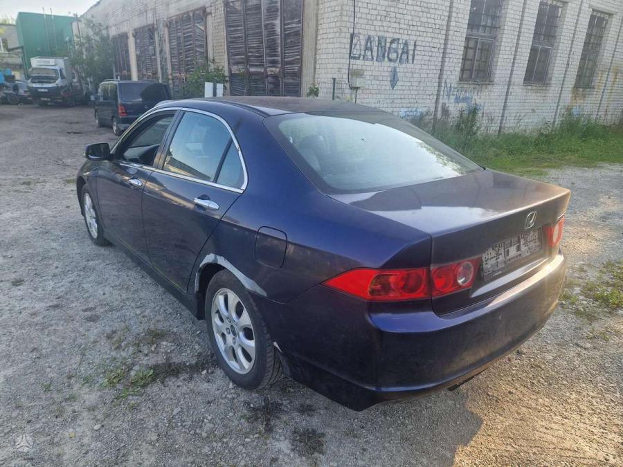 Blue Honda Accord 2006 in Vilnius, with an engine capacity of 2.00 L and mileage of 256 thousand km for 950 €, photo 7 on AUTOMOTO.COM.LV
