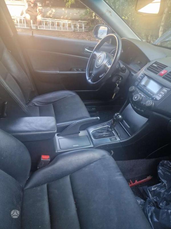 Blue Honda Accord 2006 in Vilnius, with an engine capacity of 2.00 L and mileage of 256 thousand km for 950 €, photo 8 on AUTOMOTO.COM.LV