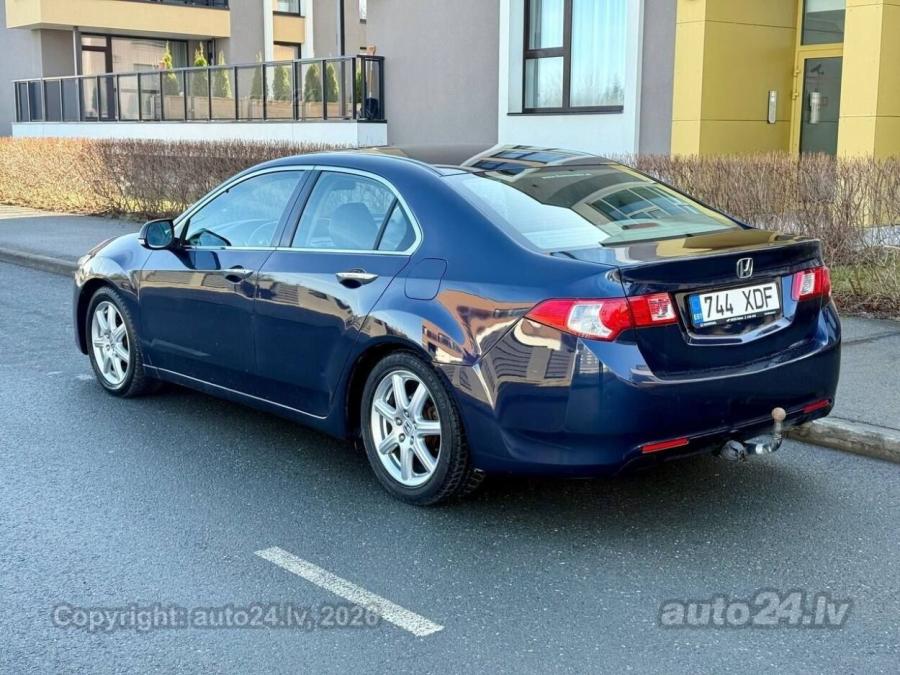 Blue Honda Accord 2009 in Tallinn, with an engine capacity of 2.20 L and mileage of 288 thousand km for 2499 €, photo 3 on AUTOMOTO.COM.LV