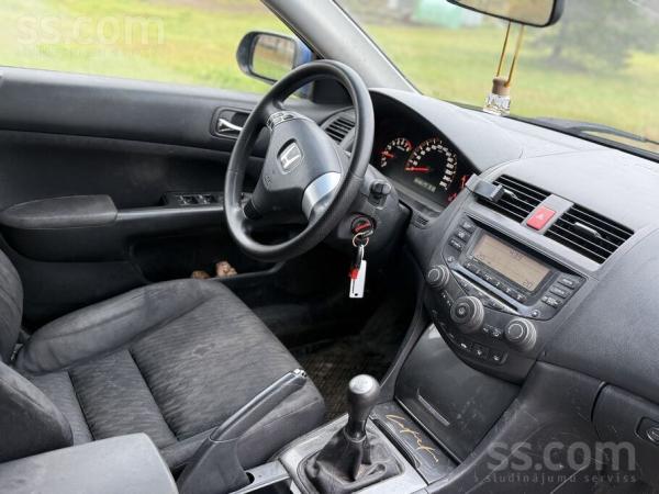 Zils Honda Accord 2004 Kuldīga, ar dzinēja tilpumu 2.00 L un nobraukumu 275 tūkst. km par 400 €, foto 6 vietnē AUTOMOTO.COM.LV