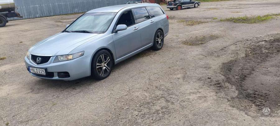Blue Honda Accord 2004 in Moletai, with an engine capacity of 2.20 L and mileage of 400 thousand km for 900 €, photo 1 on AUTOMOTO.COM.LV