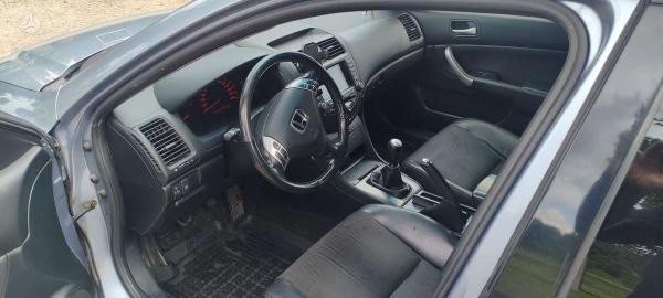 Blue Honda Accord 2004 in Moletai, with an engine capacity of 2.20 L and mileage of 400 thousand km for 900 €, photo 8 on AUTOMOTO.COM.LV