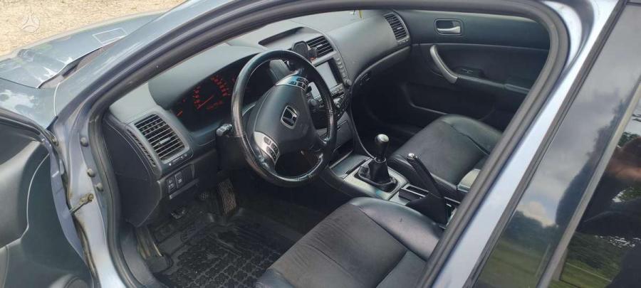 Blue Honda Accord 2004 in Moletai, with an engine capacity of 2.20 L and mileage of 400 thousand km for 900 €, photo 9 on AUTOMOTO.COM.LV