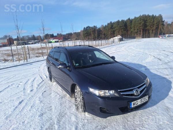 Blue Honda Accord 2006 in Valmiera, with an engine capacity of 2.20 L and mileage of 0 thousand km for 1700 €, photo 8 on AUTOMOTO.COM.LV