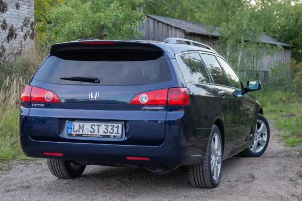 Blue Honda Accord 2006 in Grobiņa, with an engine capacity of 2.20 L and mileage of 230 thousand km for 3000 €, photo 6 on AUTOMOTO.COM.LV