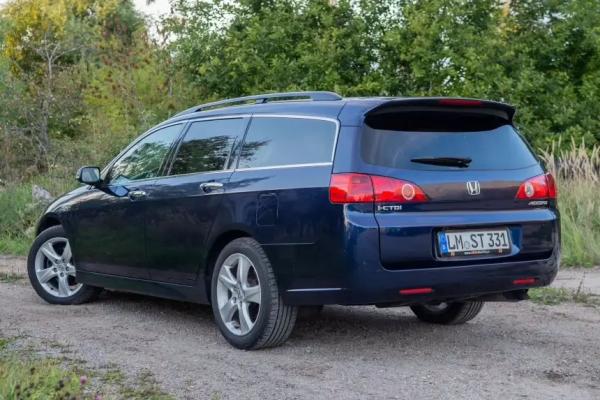 Blue Honda Accord 2006 in Grobiņa, with an engine capacity of 2.20 L and mileage of 230 thousand km for 3000 €, photo 8 on AUTOMOTO.COM.LV