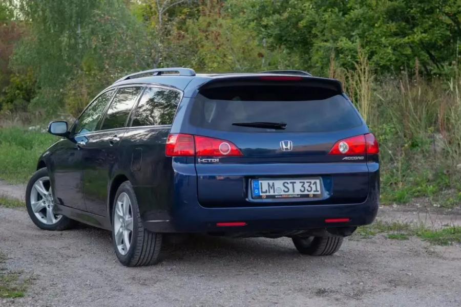 Blue Honda Accord 2006 in Grobiņa, with an engine capacity of 2.20 L and mileage of 230 thousand km for 3000 €, photo 10 on AUTOMOTO.COM.LV