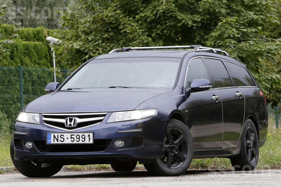 Blue Honda Accord 2006 in Riga, with an engine capacity of 2.00 L and mileage of 302 thousand km for 900 €, photo 3 on AUTOMOTO.COM.LV