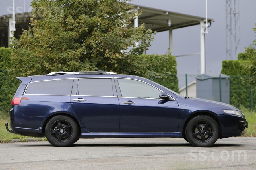 Blue Honda Accord 2006 in Riga, with an engine capacity of 2.00 L and mileage of 302 thousand km for 900 €, photo 5 on AUTOMOTO.COM.LV