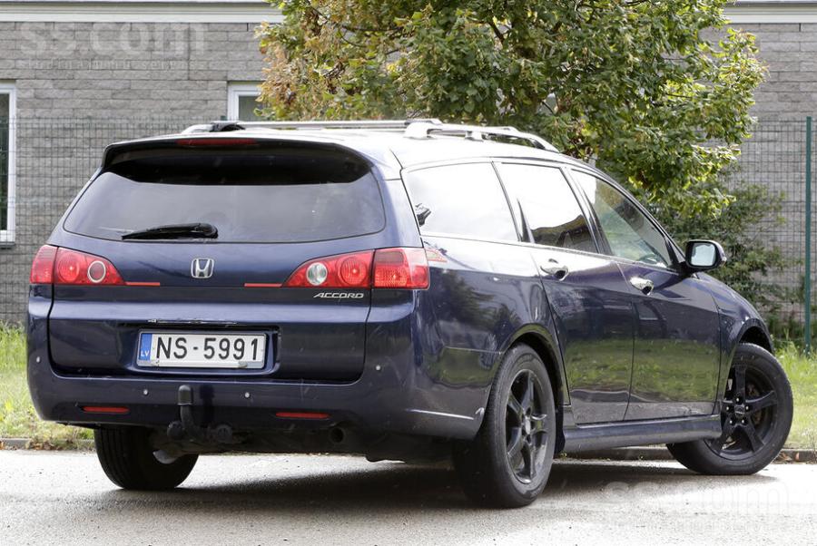 Blue Honda Accord 2006 in Riga, with an engine capacity of 2.00 L and mileage of 302 thousand km for 900 €, photo 8 on AUTOMOTO.COM.LV